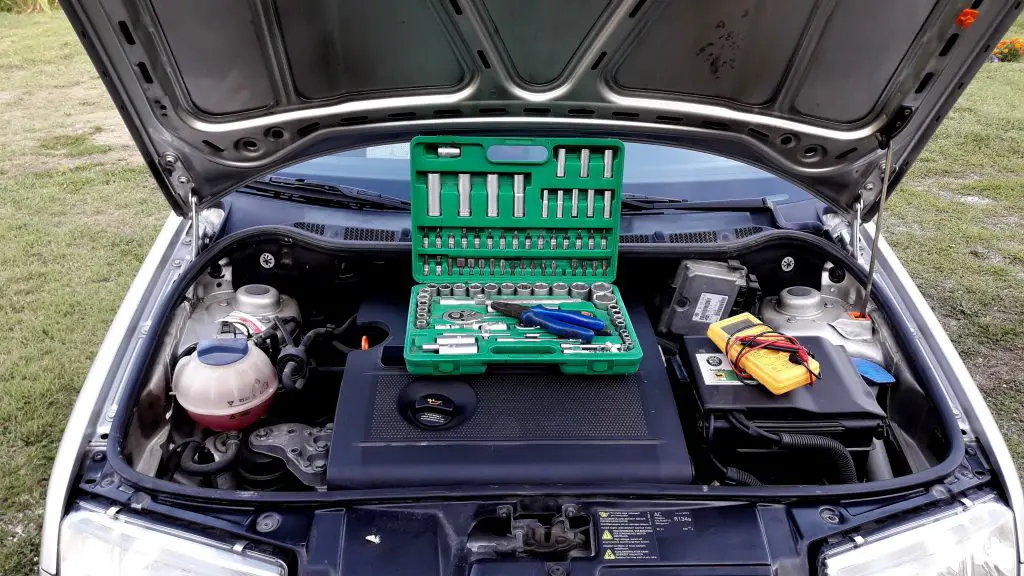 CAR TOOLS-WHAT WILL YOU NEED FOR A CAR DIY REPAIR?