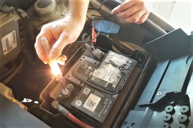 HOW TO USE A 12V CIRCUIT TESTER?